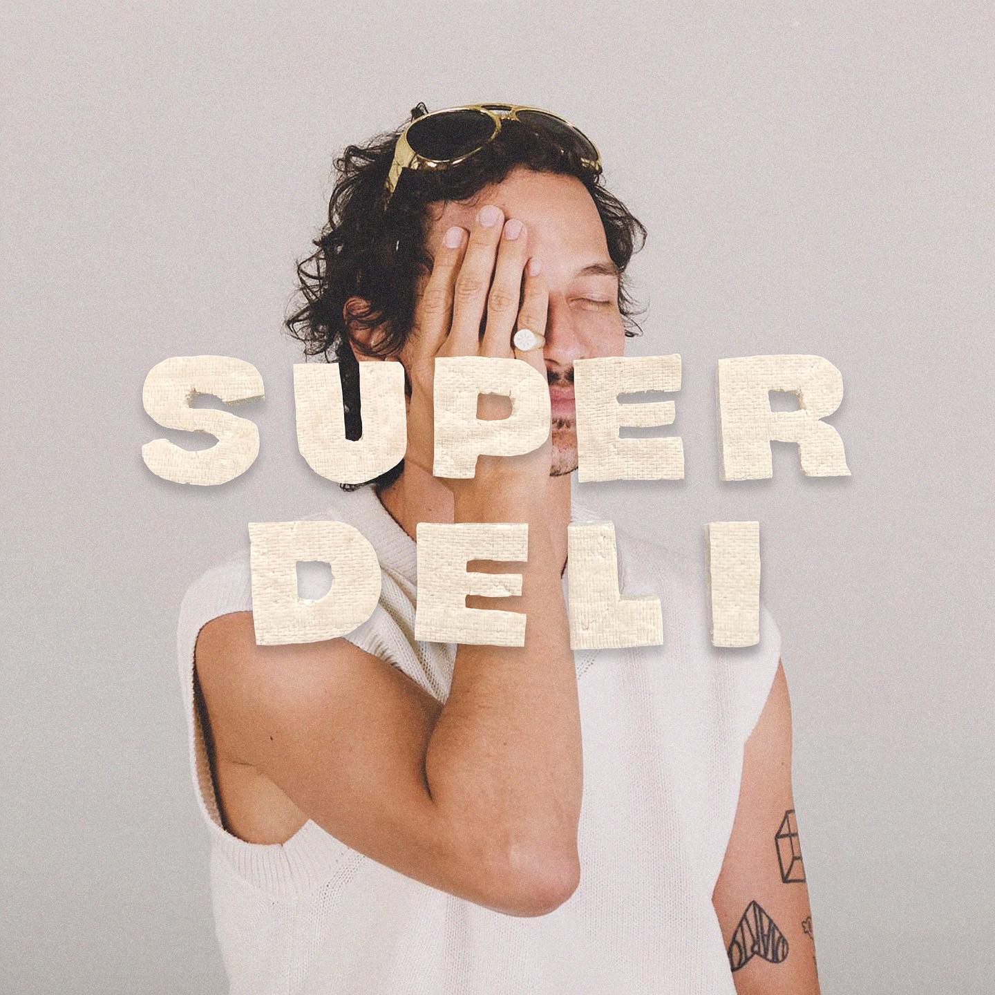Caloncho Debuts Video for "Superdeli" - Enchúfate